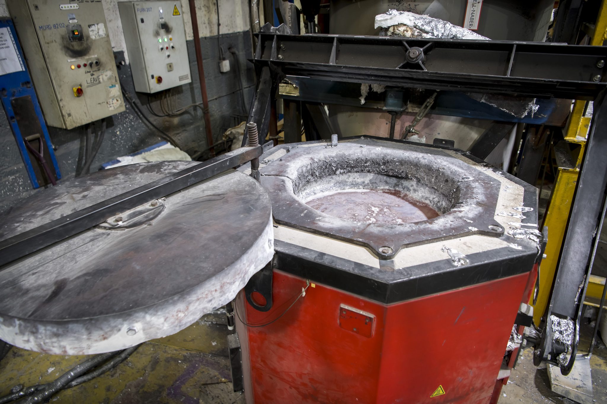 Meet the cast of Grainger & Worrall, making engine parts for Bentley, Bugatti and Porsche ...