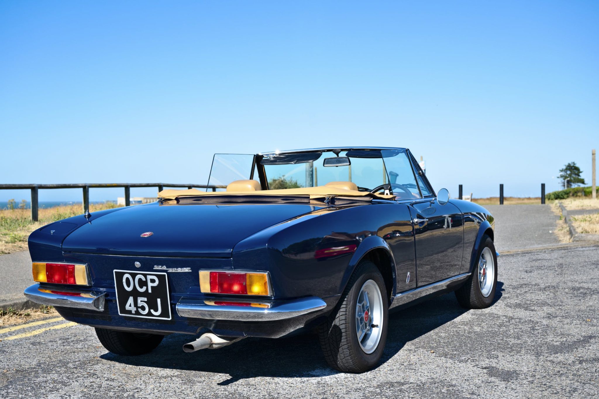 Icon vs Underdog: Alfa Romeo Spider vs Fiat 124 Sport Spider | Hagerty UK