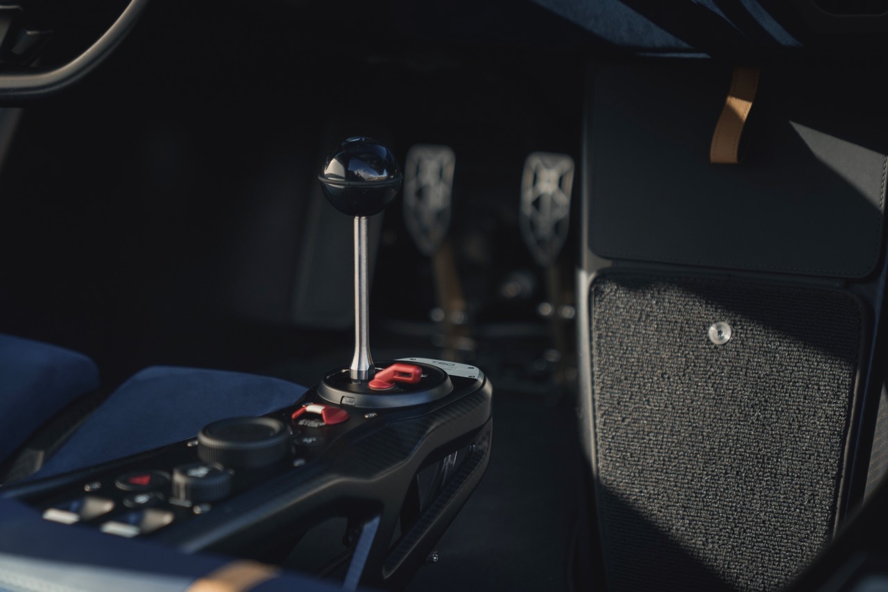 EXCLUSIVE: The GMA T.50 Finally Meets Its Ancestor, the McLaren F1 ...