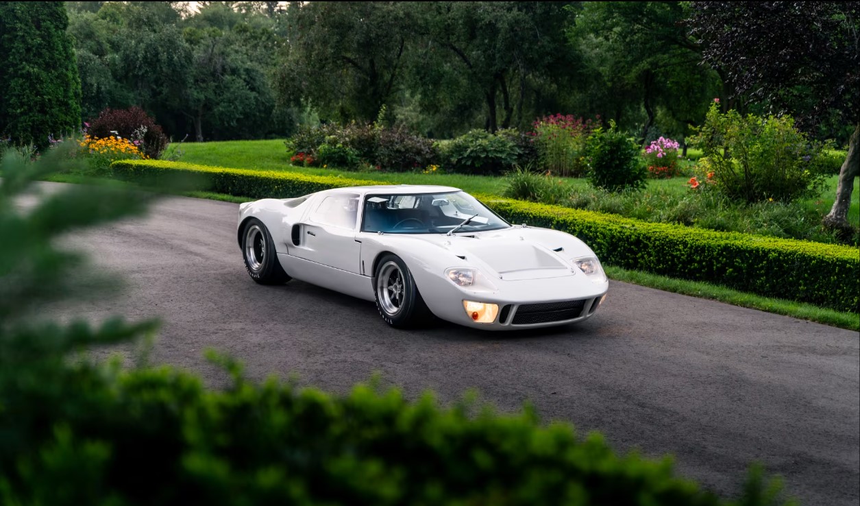 Among Faltering Ferraris, This £6.1M Ford GT40 Shone through at ...