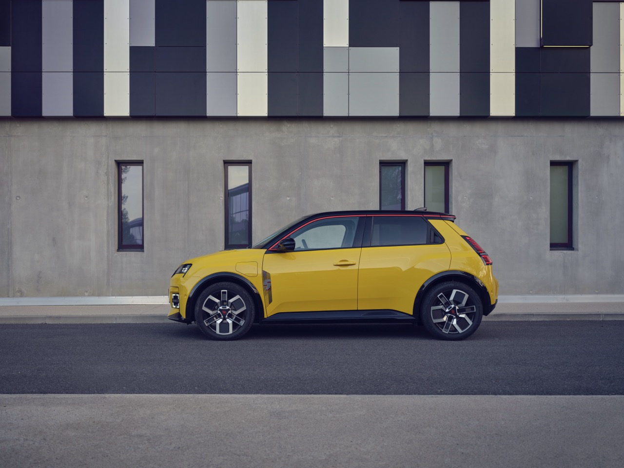 Renault 5 E-Tech First Drive: Vive la Révolution | Hagerty UK