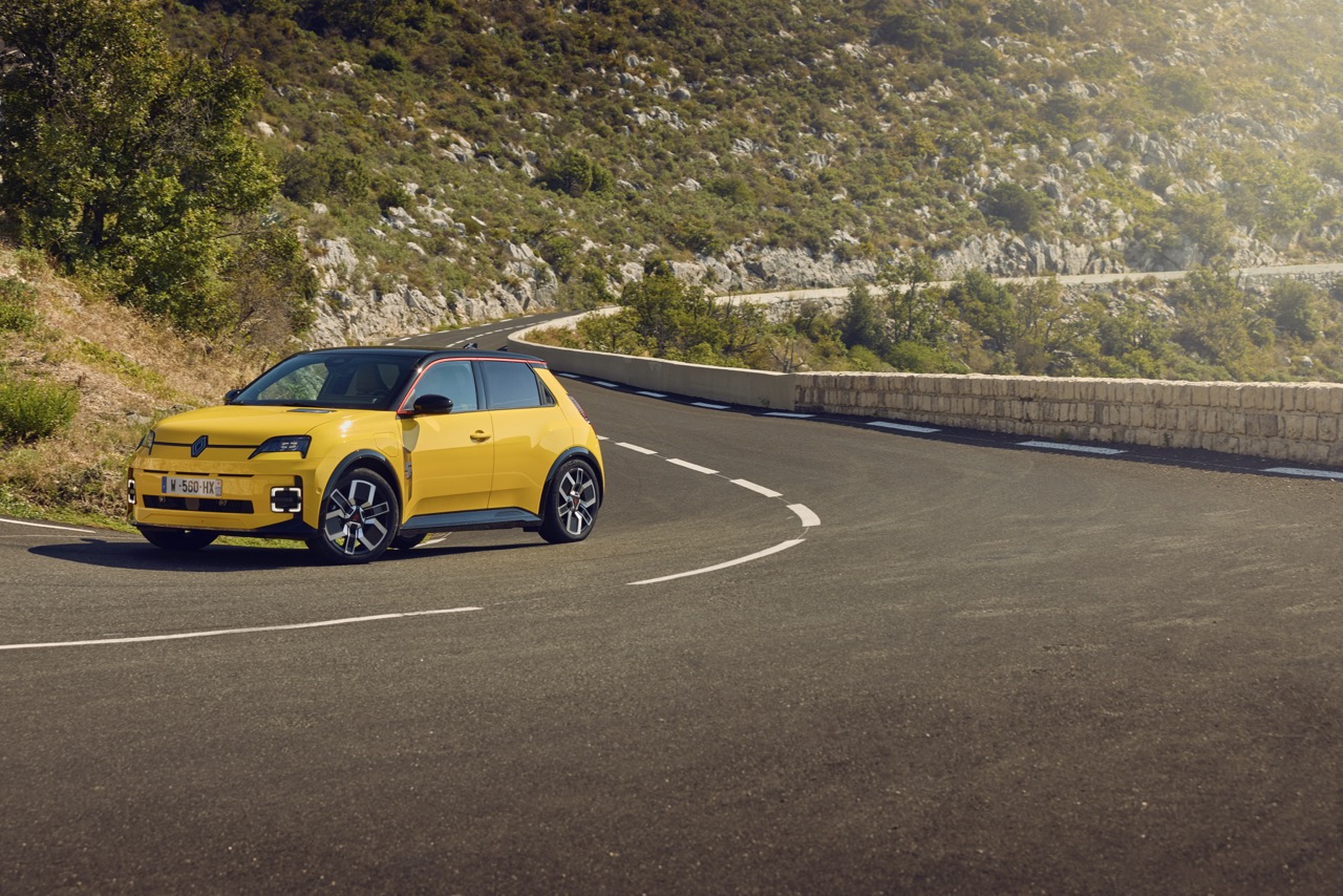 Renault 5 E-Tech First Drive: Vive la Révolution | Hagerty UK